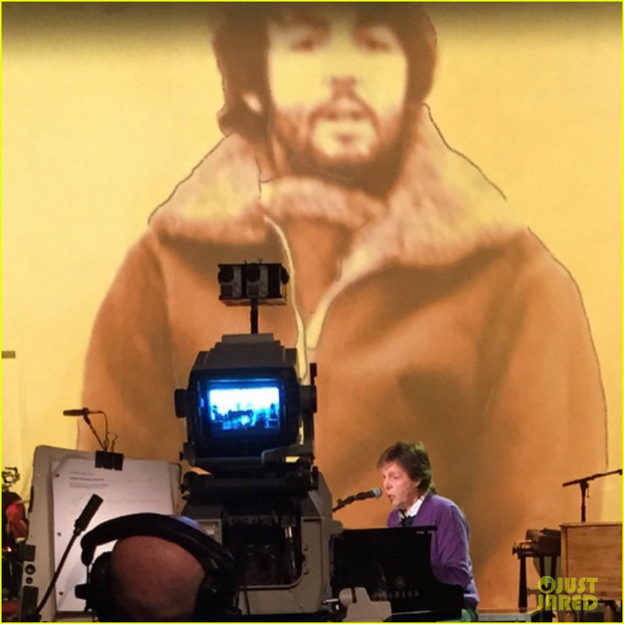 Miley Cyrus & Patrick Scharzenegger Fight Over Pizza at 'SNL 40': Photo ...