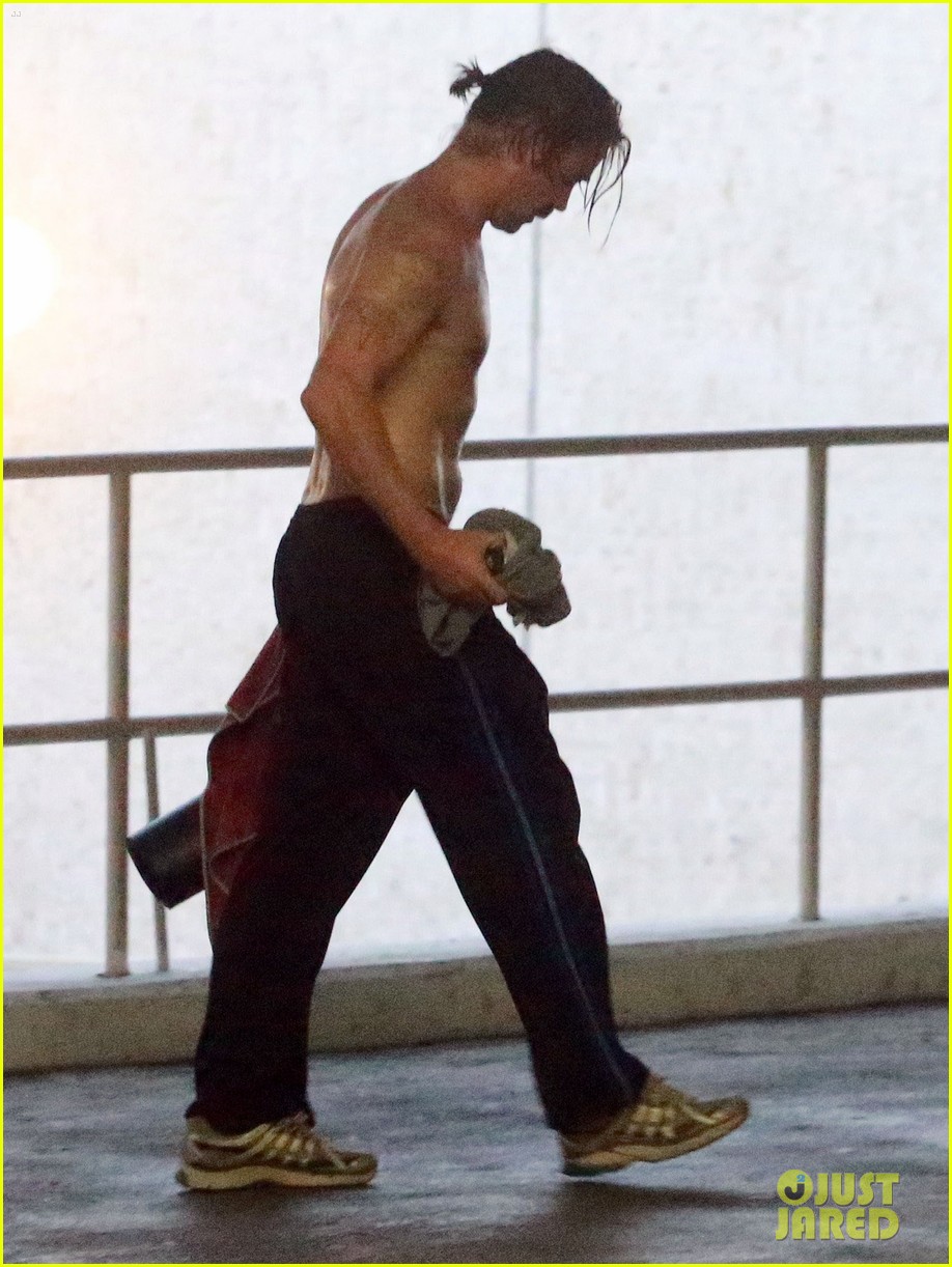 Colin Farrell Is Shirtless & Sweaty After His Yoga Class: Photo 3306116 ...
