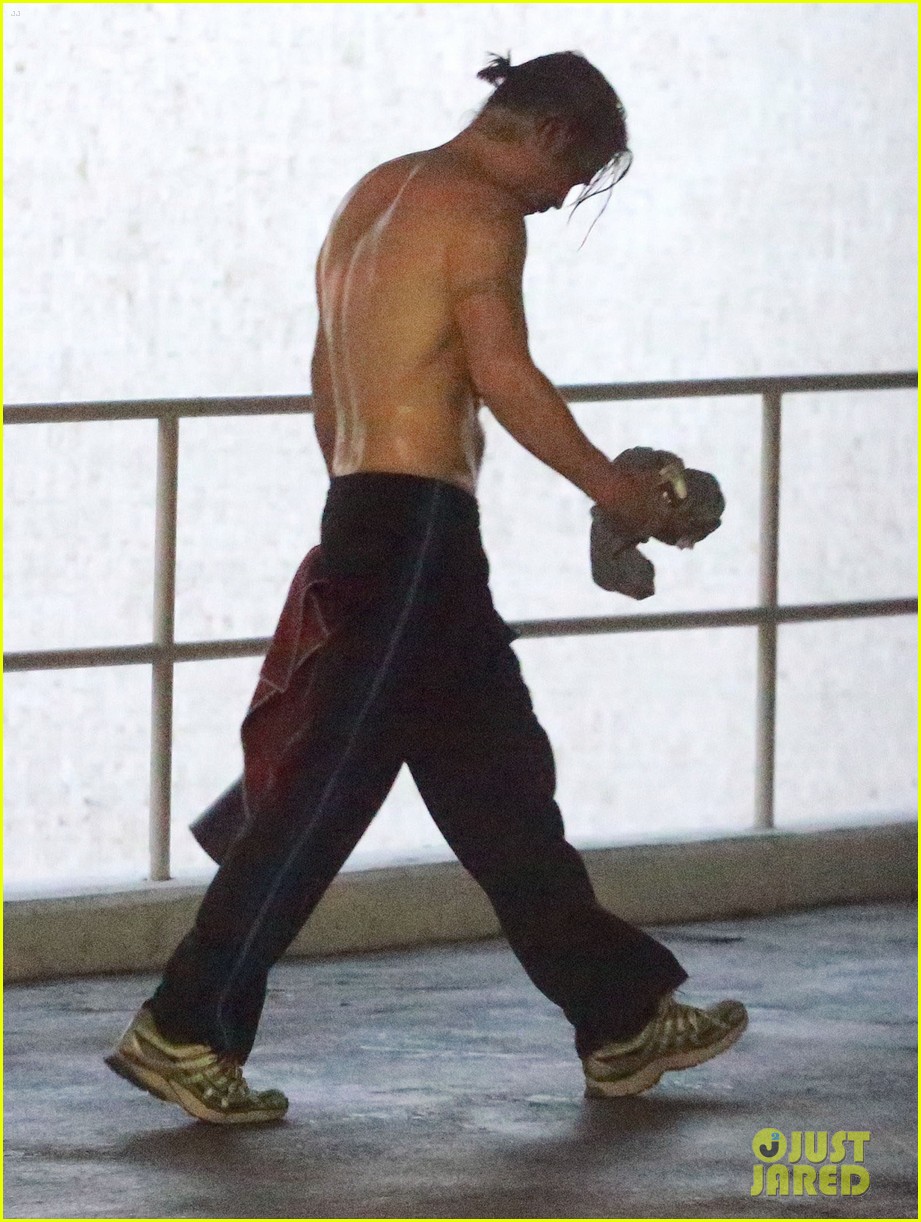 Colin Farrell Is Shirtless & Sweaty After His Yoga Class: Photo 3306117 ...