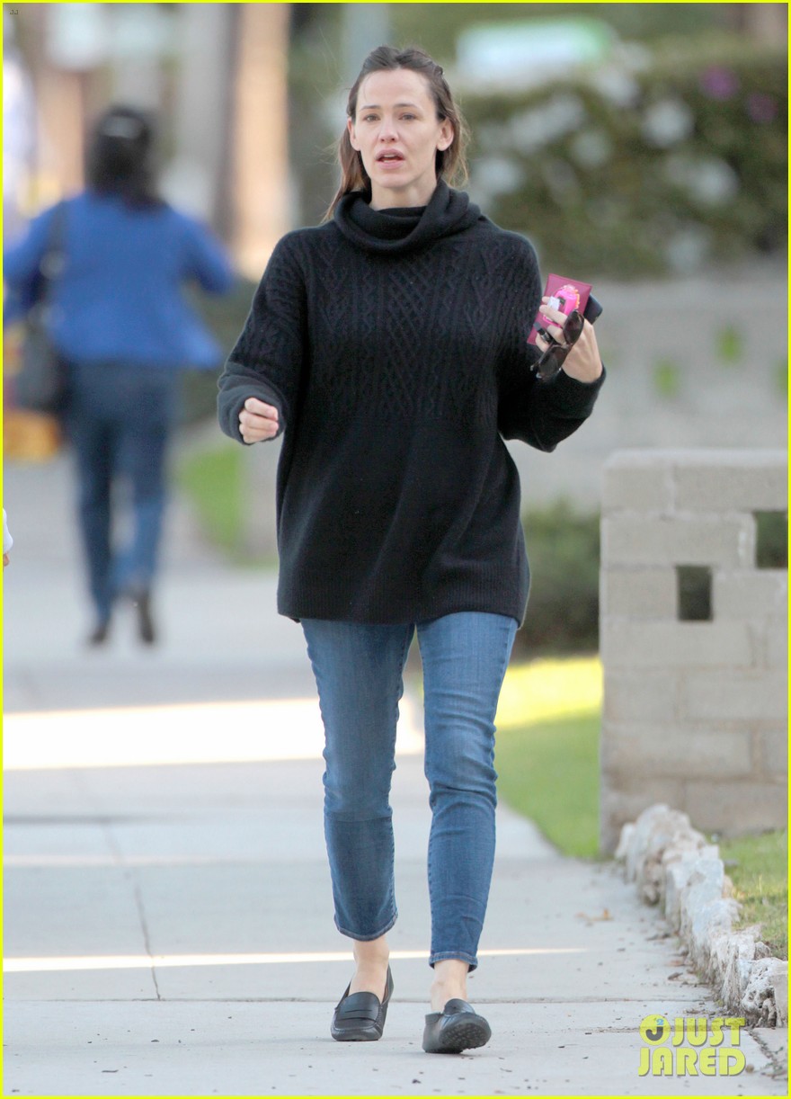 Jennifer Garner Is All Smiles After Ben Affleck's J.Lo Reunion: Photo ...