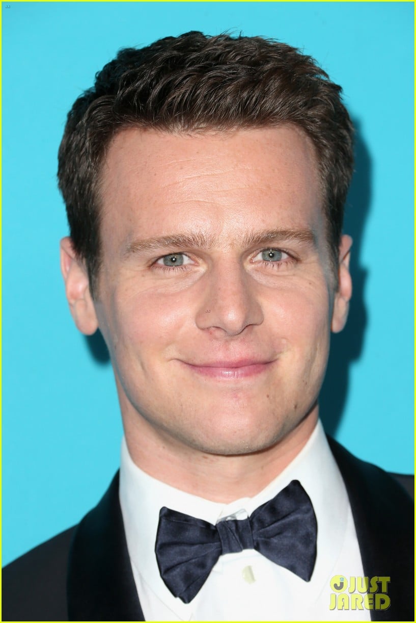 Jonathan Groff Sure Is 'Looking' Fine at the CDGAs!: Photo 3306611 ...