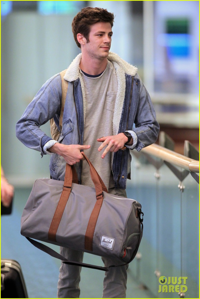 Grant Gustin, Colton Haynes, & Danielle Panabaker Are 'Flash' Pack at ...