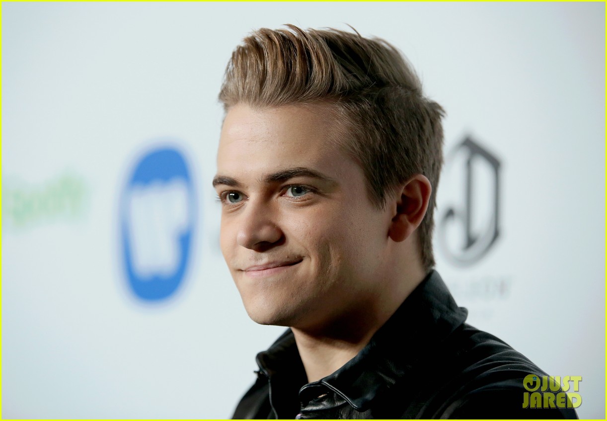 Hunter Hayes Shows Off Girlfriend Libby Barnes at Grammys 2015: Photo ...
