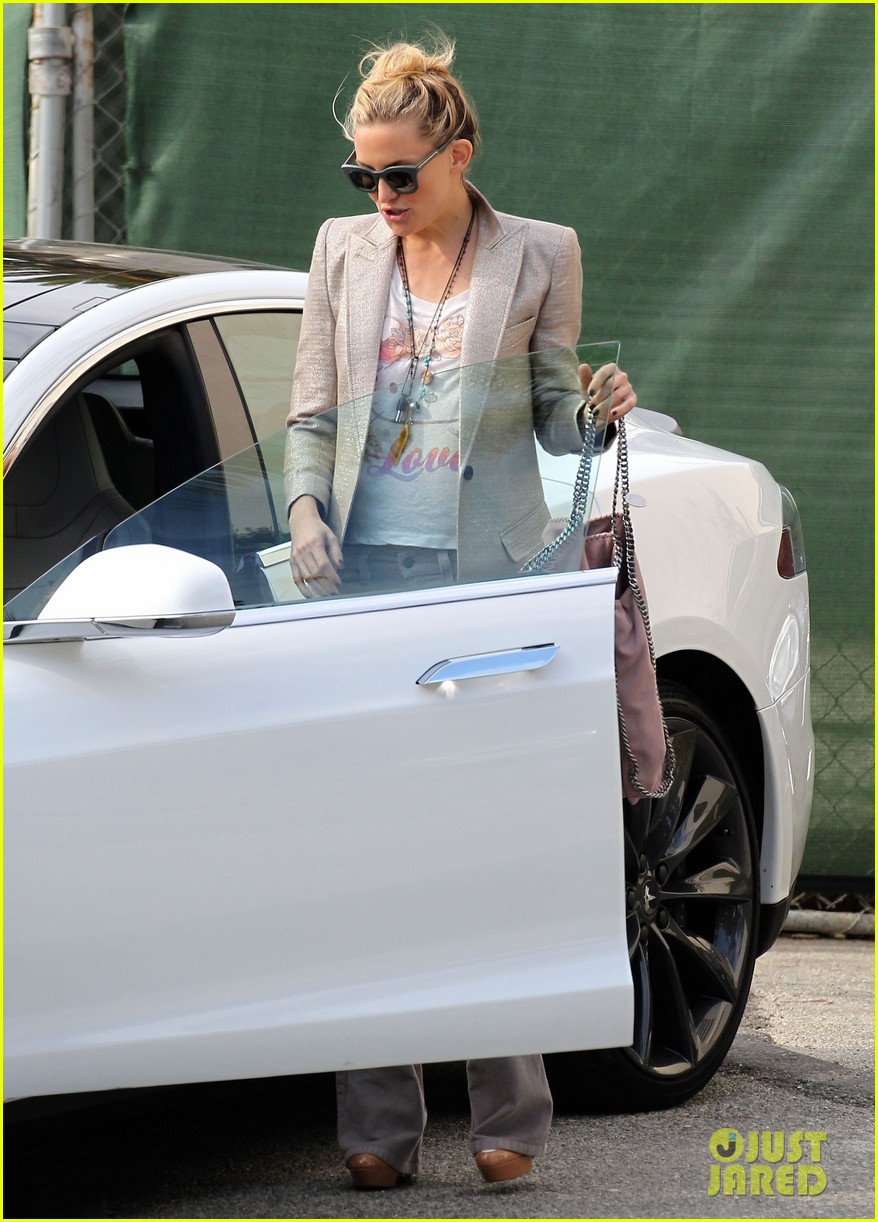 Kate Hudson Shows Off Her Svelte Figure Before Lunch: Photo 3315933 ...