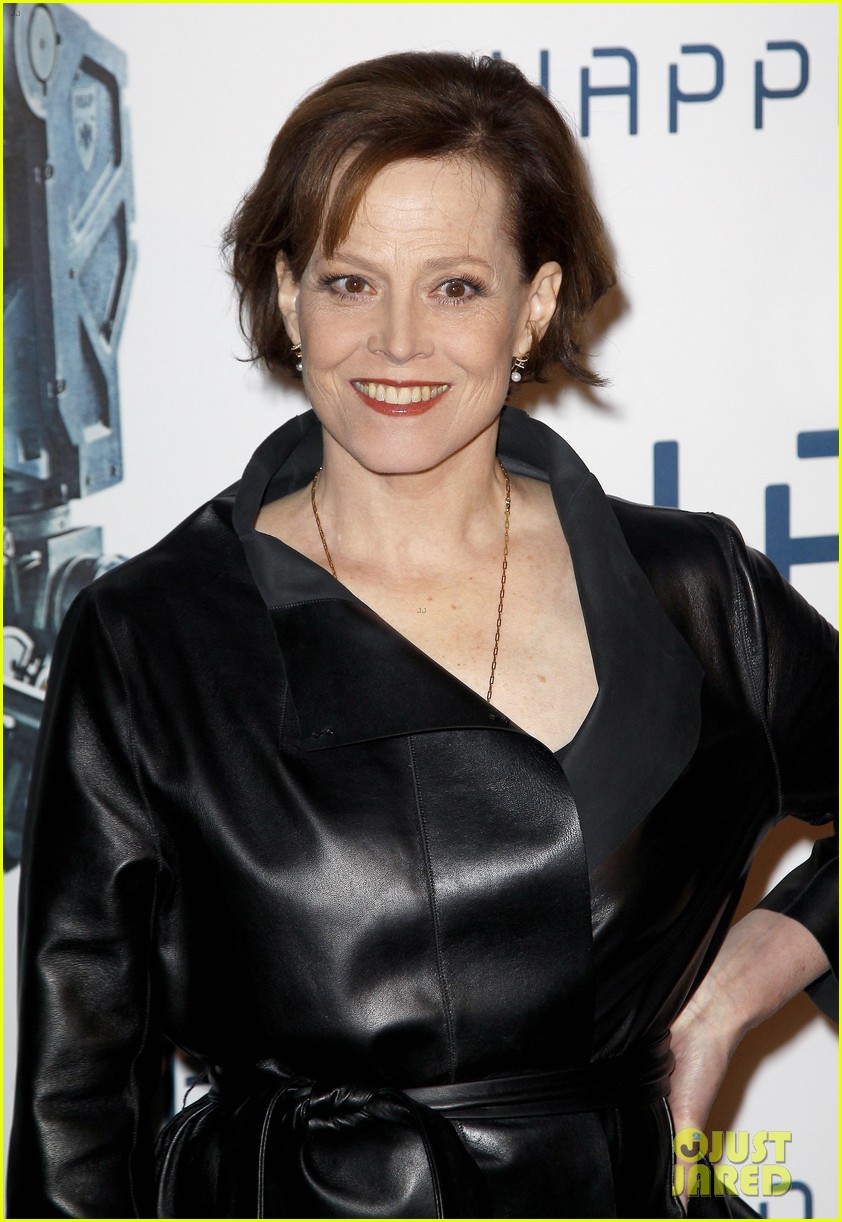 Neill Blomkamp's 'Alien' Will Forget Past Films to Properly Finish ...