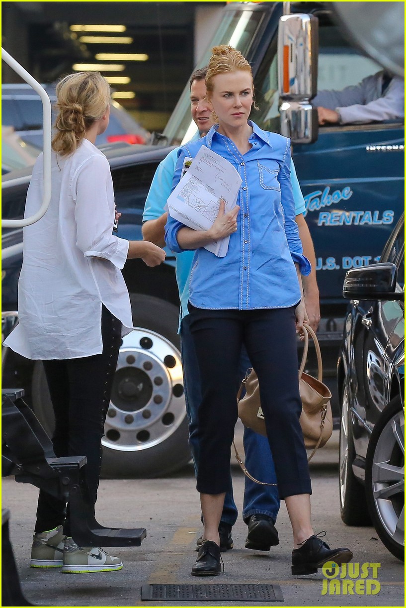 Chiwetel Ejiofor Comforts Crying Julia Roberts During 'The Secret in ...