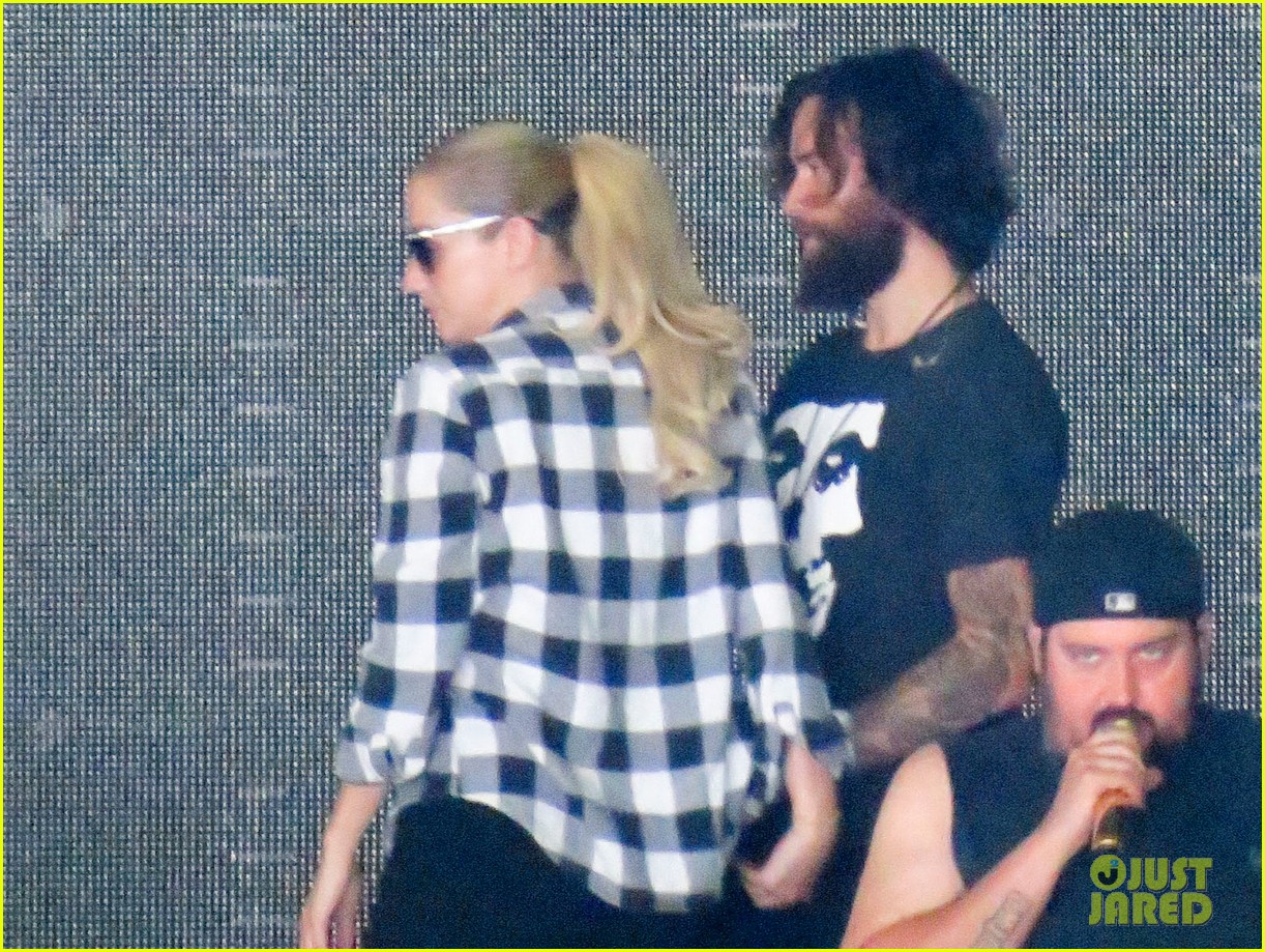 Kesha & Brad Ashenfelter Show Some PDA in Brazil: Photo 3295751 | Kesha ...