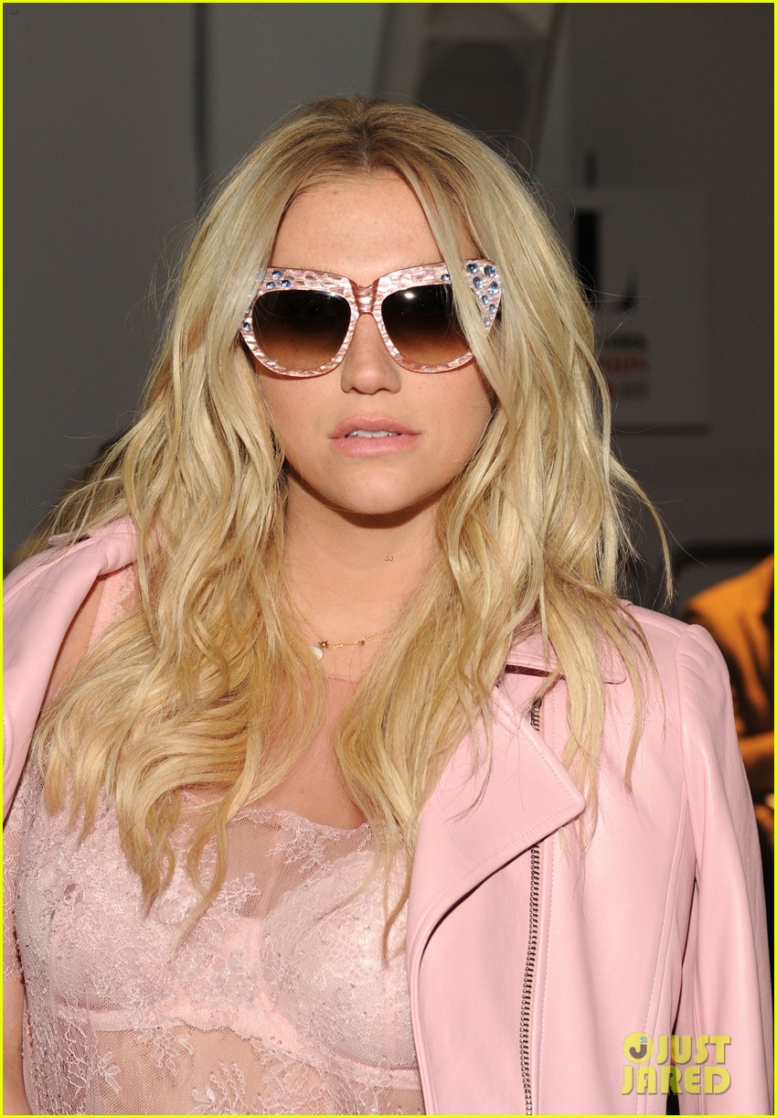 Kesha Steps Up Her Style for New York Fashion Week Shows!: Photo ...