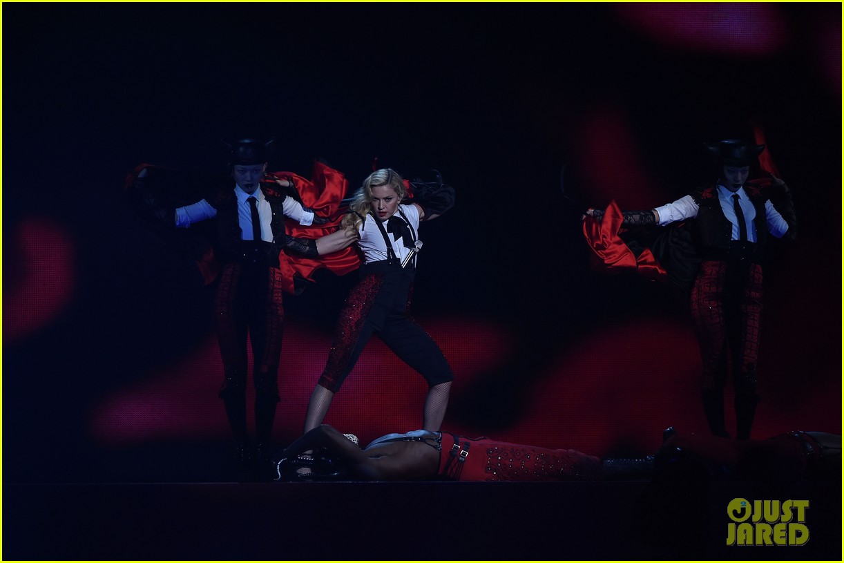 Madonna Falls On Stage Backwards at BRIT Awards 2015 (Video): Photo ...