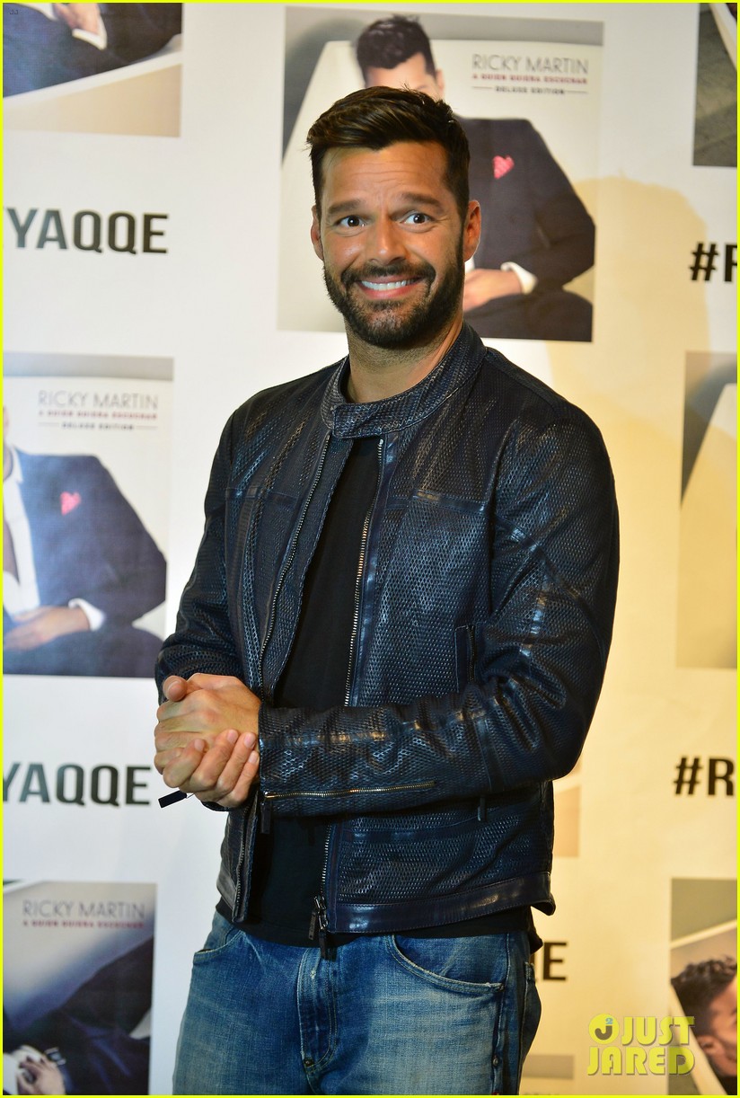 Ricky Martin Hits Miami for 'A Quien Quiera Escuchar' Album Signing ...