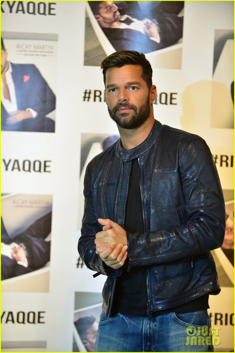 Ricky Martin Hits Miami for 'A Quien Quiera Escuchar' Album Signing ...