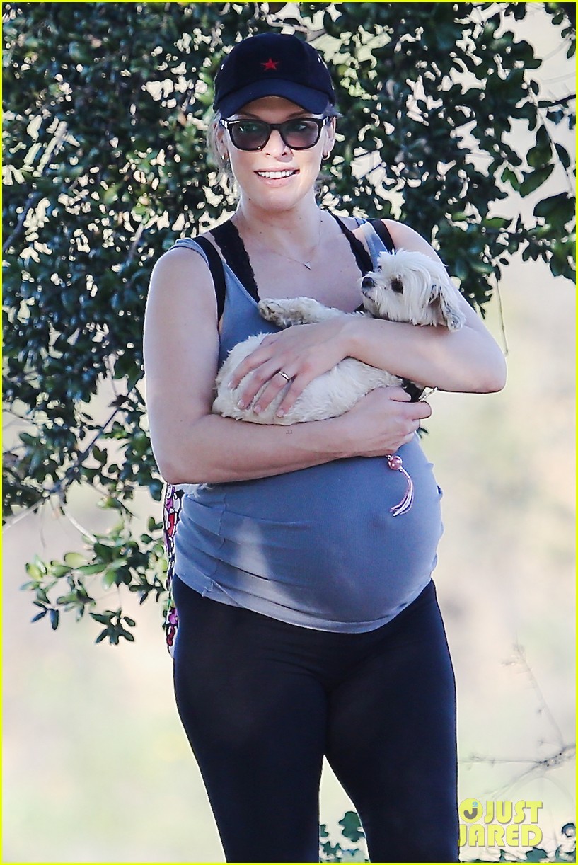 Milla Jovovich Looks Like She Could Give Birth Any Day Now!: Photo ...