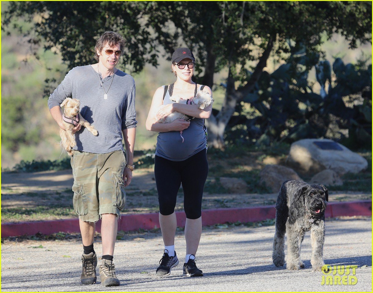Photo: milla jovovich baby bump so big 06 | Photo 3314811 | Just Jared