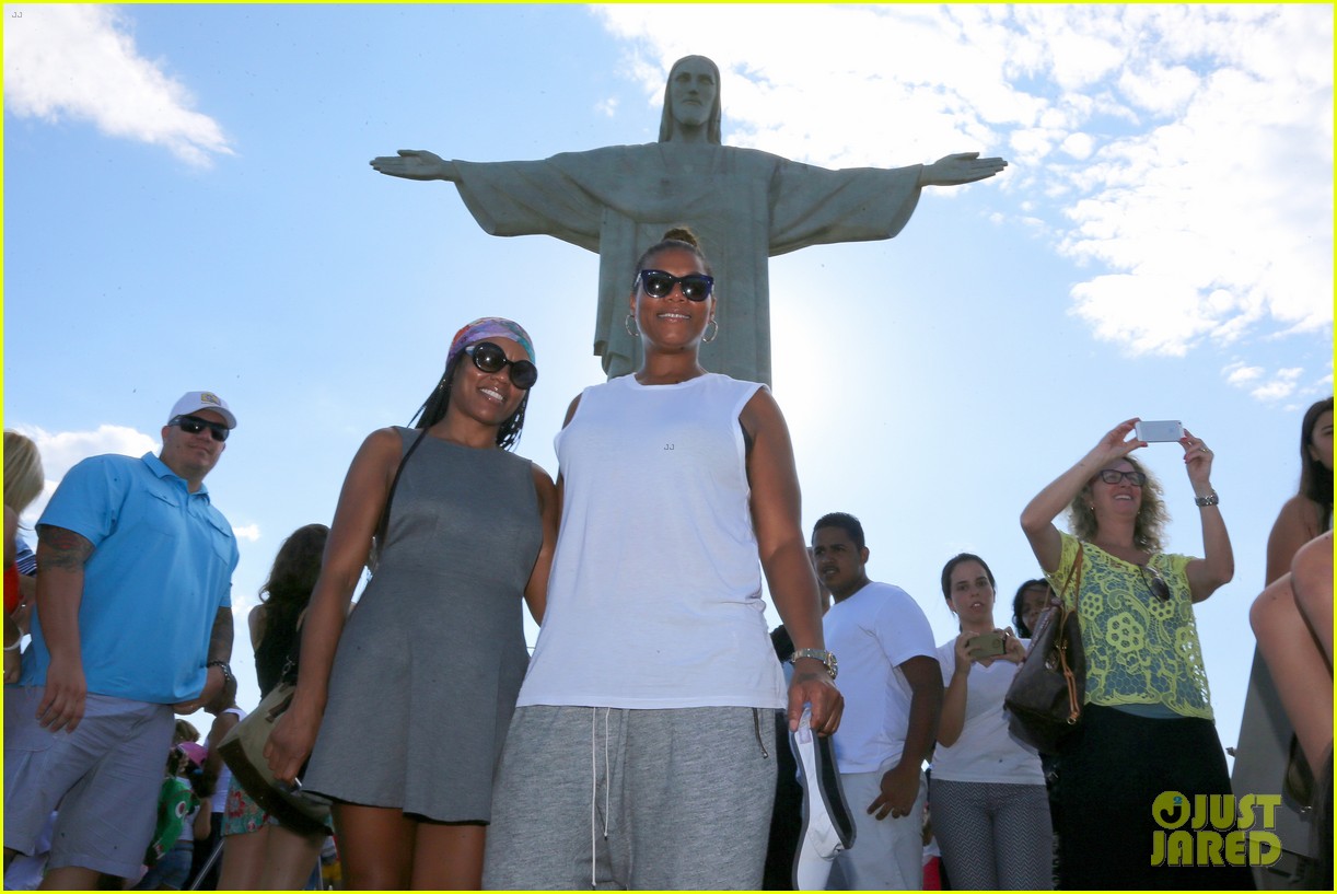 Queen Latifah Visits the Christ the Redeemer Statue in Brazil: Photo ...