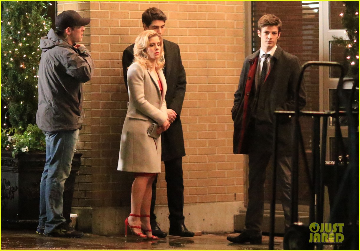 Emily Bett Rickards & Grant Gustin Get Fancy For 'The Flash' Night ...