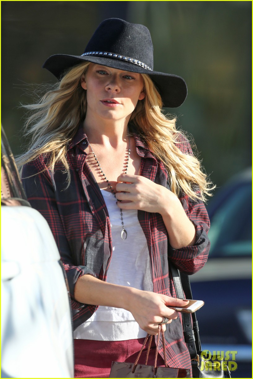 LeAnn Rimes Watches Eddie Cibrian Film 'Baby Daddy' on Fun Friday ...