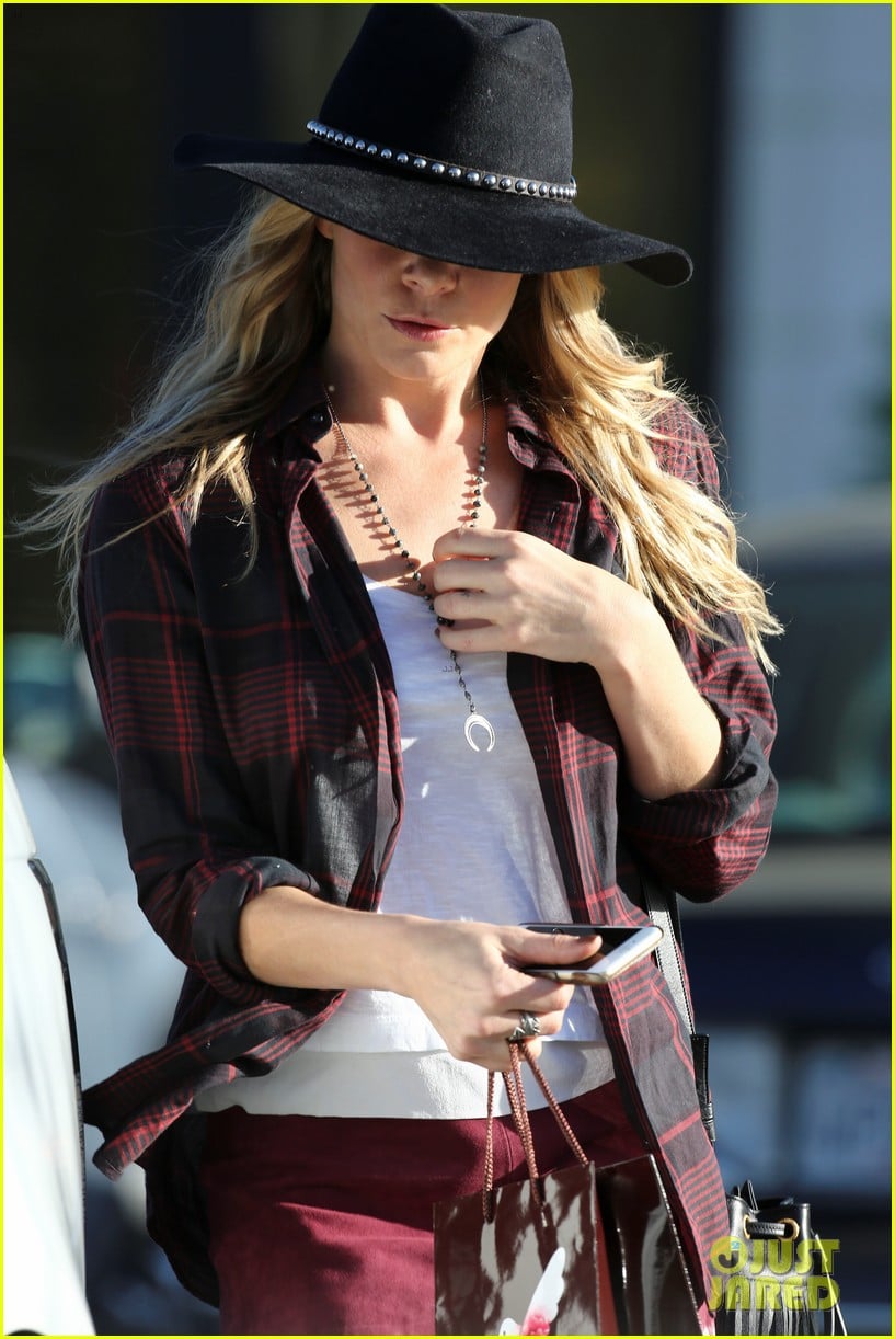 LeAnn Rimes Watches Eddie Cibrian Film 'Baby Daddy' on Fun Friday ...
