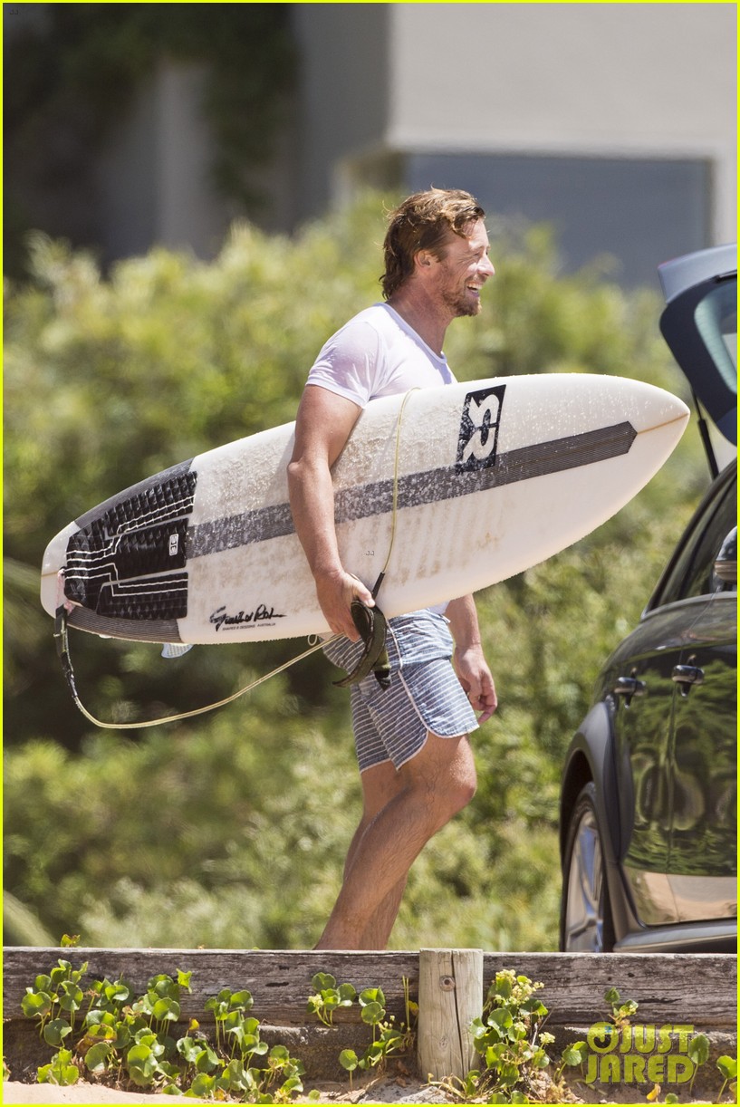 Simon Baker Goes Shirtless in Sydney Ahead of 'The Mentalist' Series ...