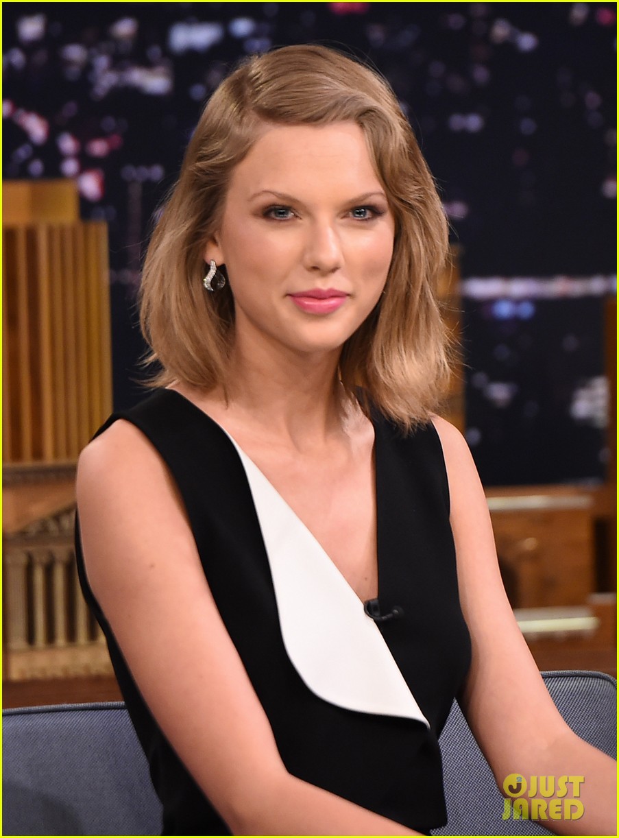 Taylor Swift & Jimmy Fallon Yell About Sports on 'Tonight Show': Photo ...