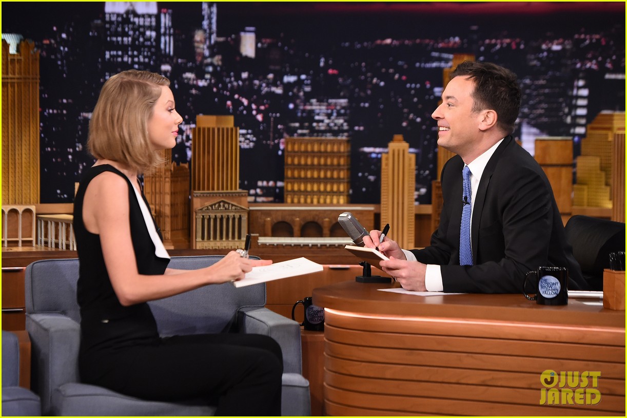 Taylor Swift & Jimmy Fallon Yell About Sports on 'Tonight Show': Photo ...