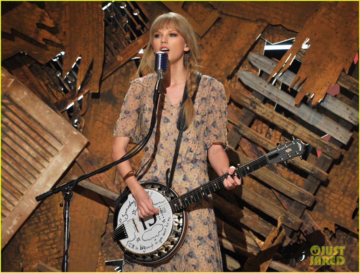 Taylor Swift Grammys Retrospective: Remember Her Biggest Performances ...