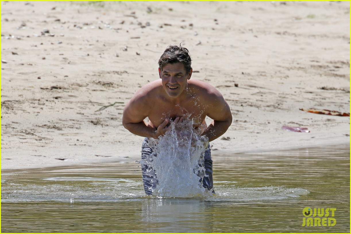 Josh Brolin Goes Shirtless for Paddleboarding Fun in Hawaii: Photo ...