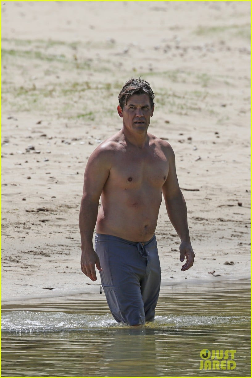 Josh Brolin Goes Shirtless for Paddleboarding Fun in Hawaii: Photo ...