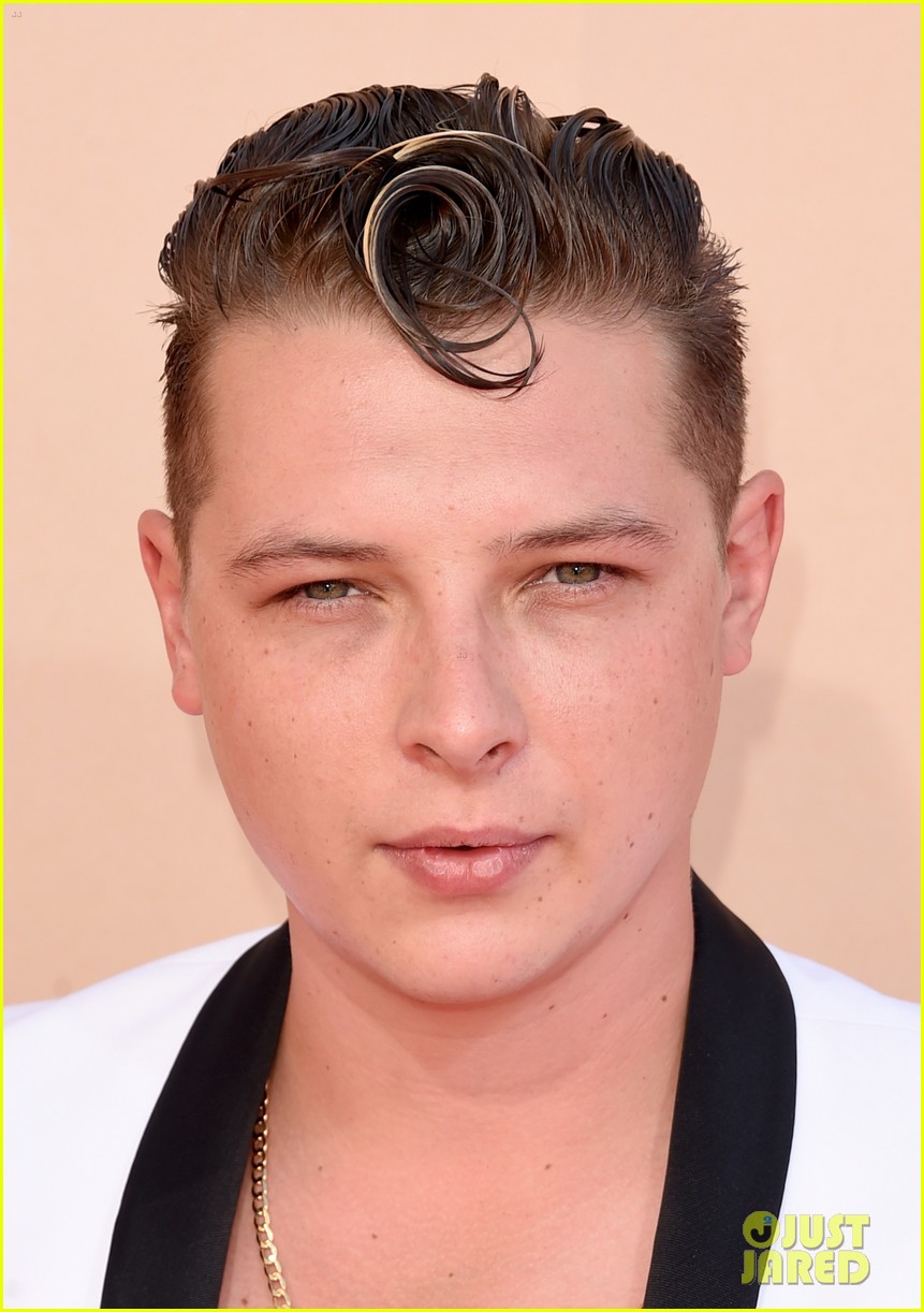 Cameron Dallas & Shawn Mendes Pair Up at iHeartRadio Music Awards 2015 ...