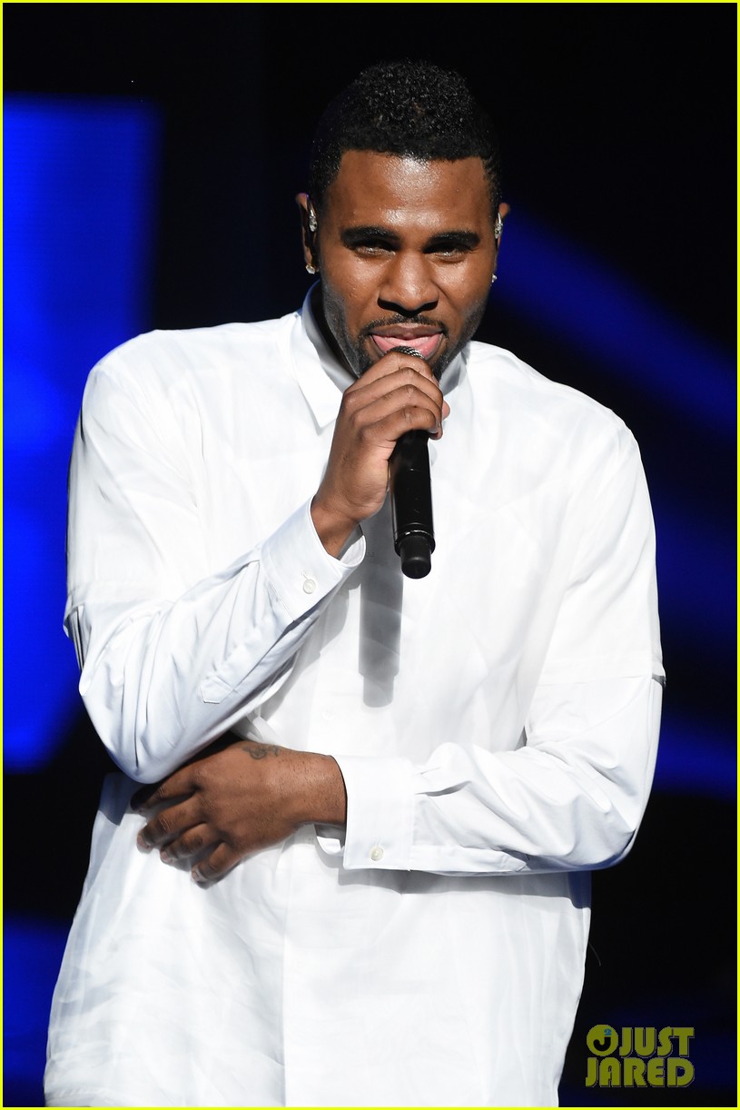 Jason Derulo Performs 'Want to Want Me' at iHeartRadio Awards (Video ...
