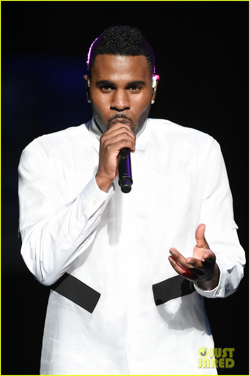 Jason Derulo Performs 'Want to Want Me' at iHeartRadio Awards (Video ...