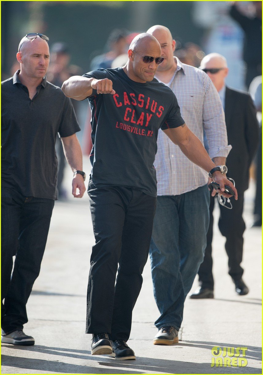 Dwayne 'The Rock' Johnson Sees Los Angeles Get Destroyed in 'San ...