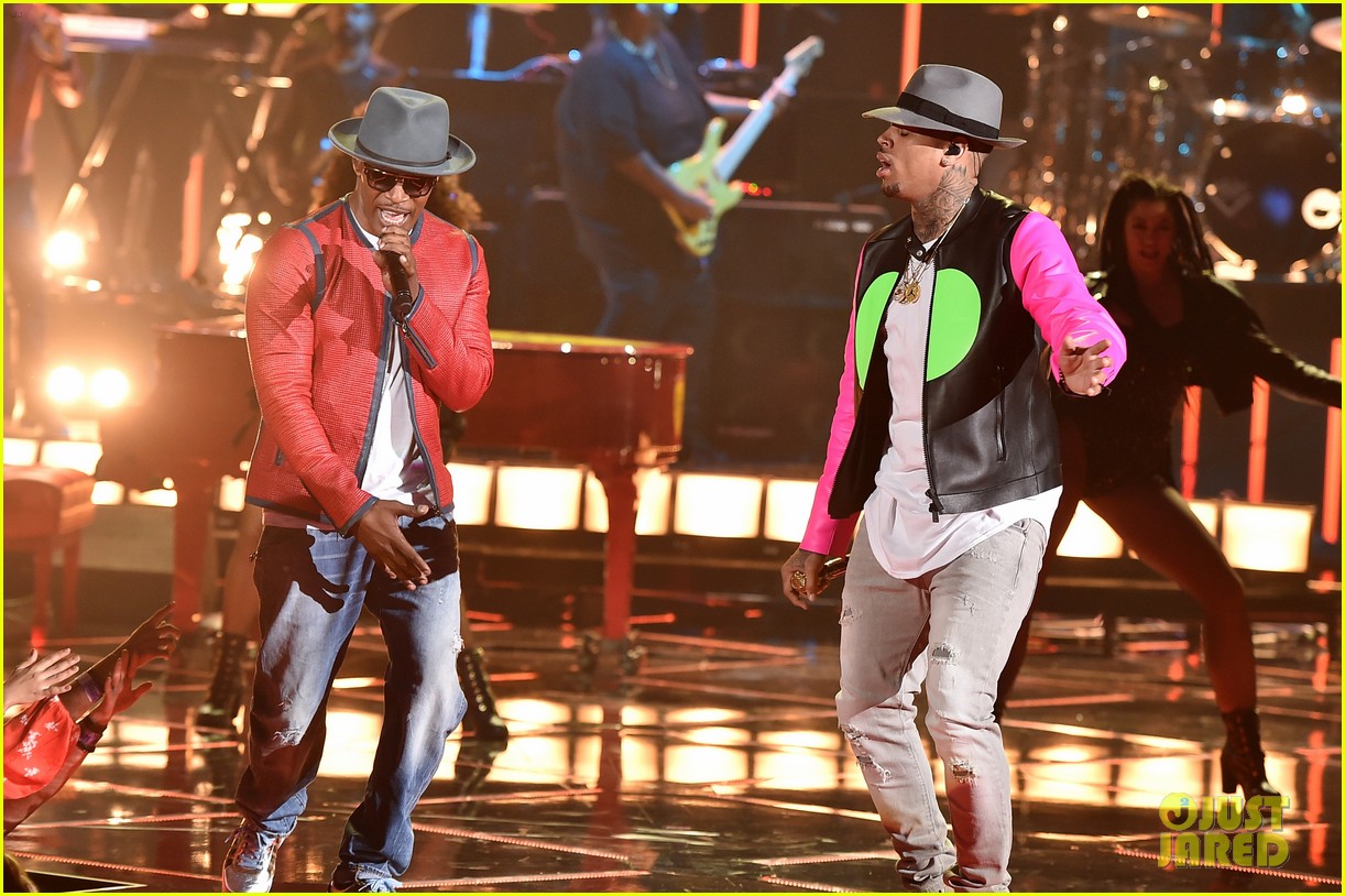 Jamie Foxx & Chris Brown Perform 'You Changed Me' at iHeartRadio Awards ...