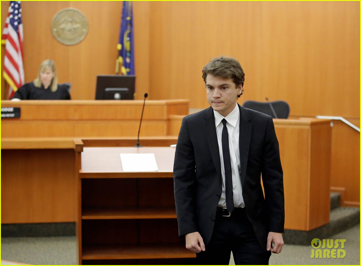 Emile Hirsch Makes First Court Appearance For Assault Charge: Photo ...