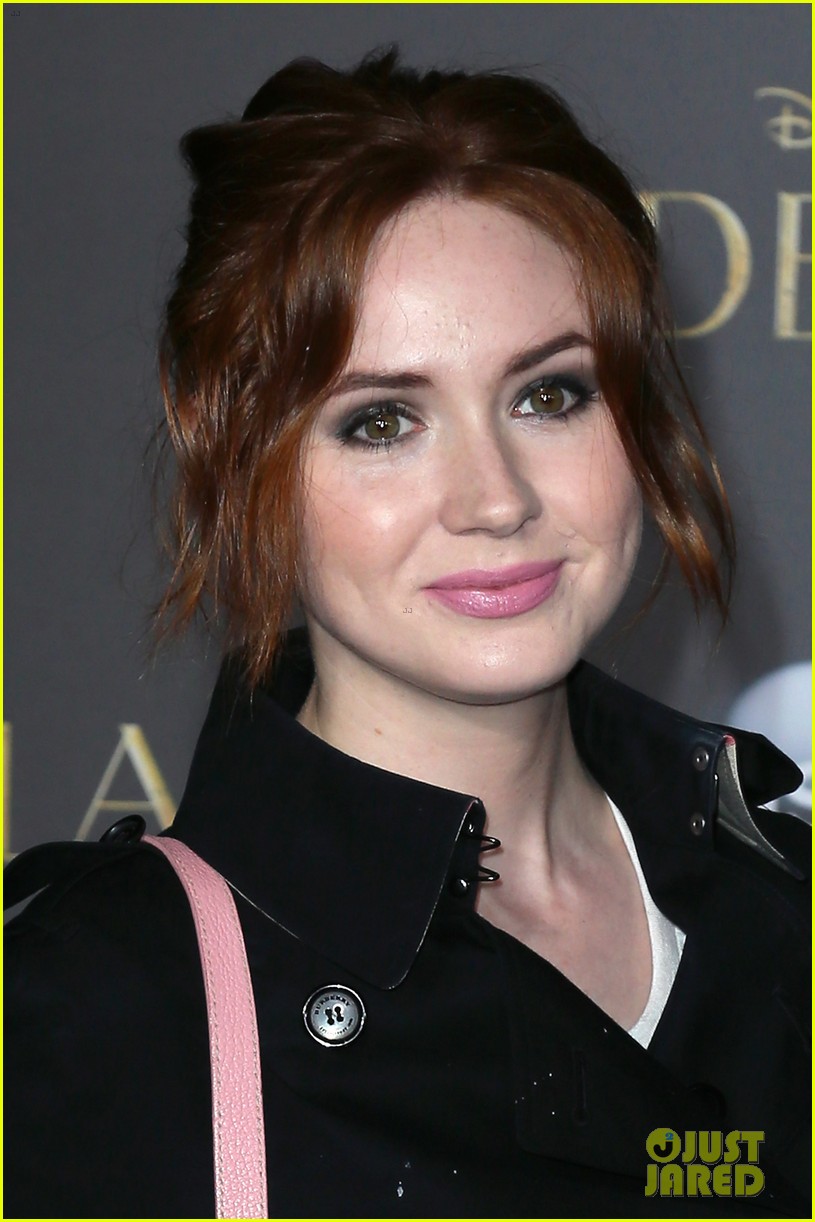 Sarah Hyland, Chloe Bennet & Karen Gillan Are Classy Ladies at ...