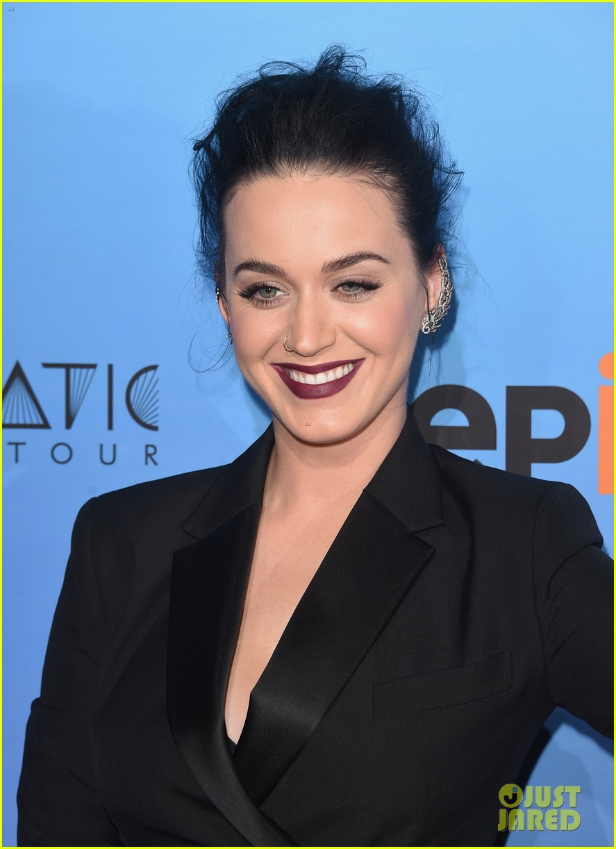 Katy Perry Screens 'The Prismatic World Tour' in Los Angeles: Photo ...