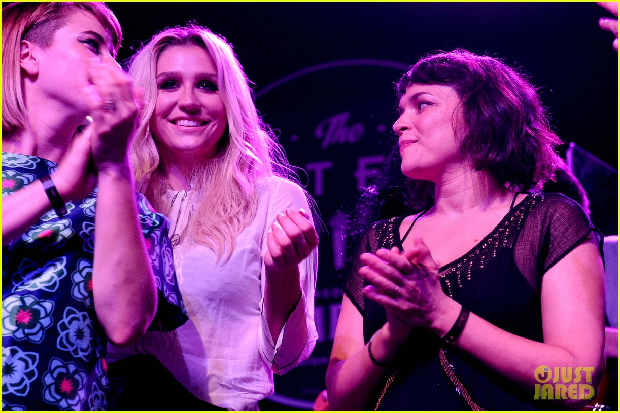 Kesha Covers Beach Boys Classic 'California Girls' at Brian Fest ...