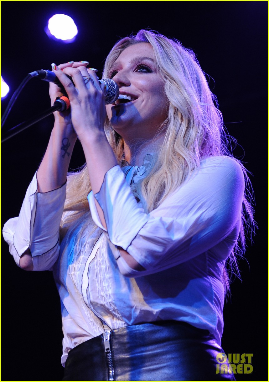 Kesha Covers Beach Boys Classic 'California Girls' at Brian Fest ...