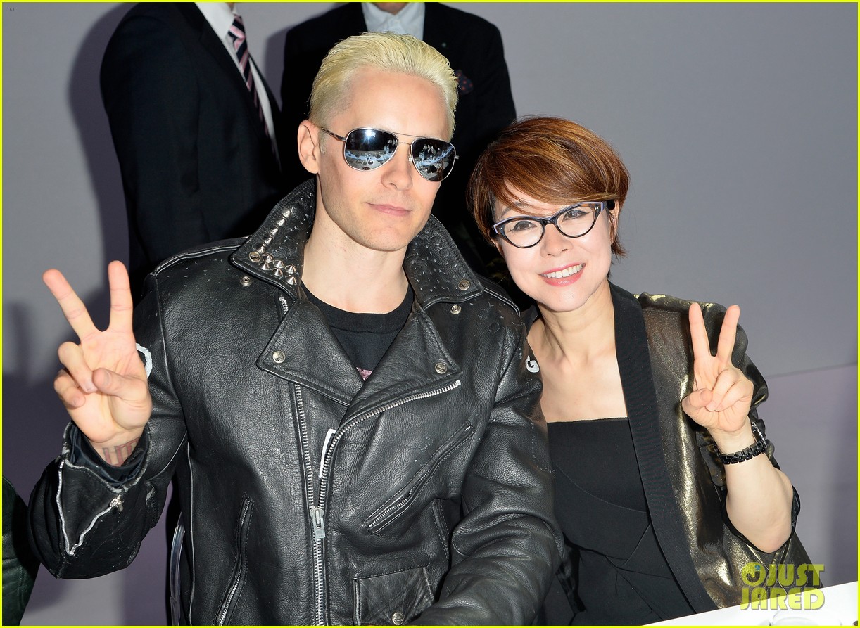 Jared Leto Mingles with Models During Paris Fashion Week: Photo 3320802 ...