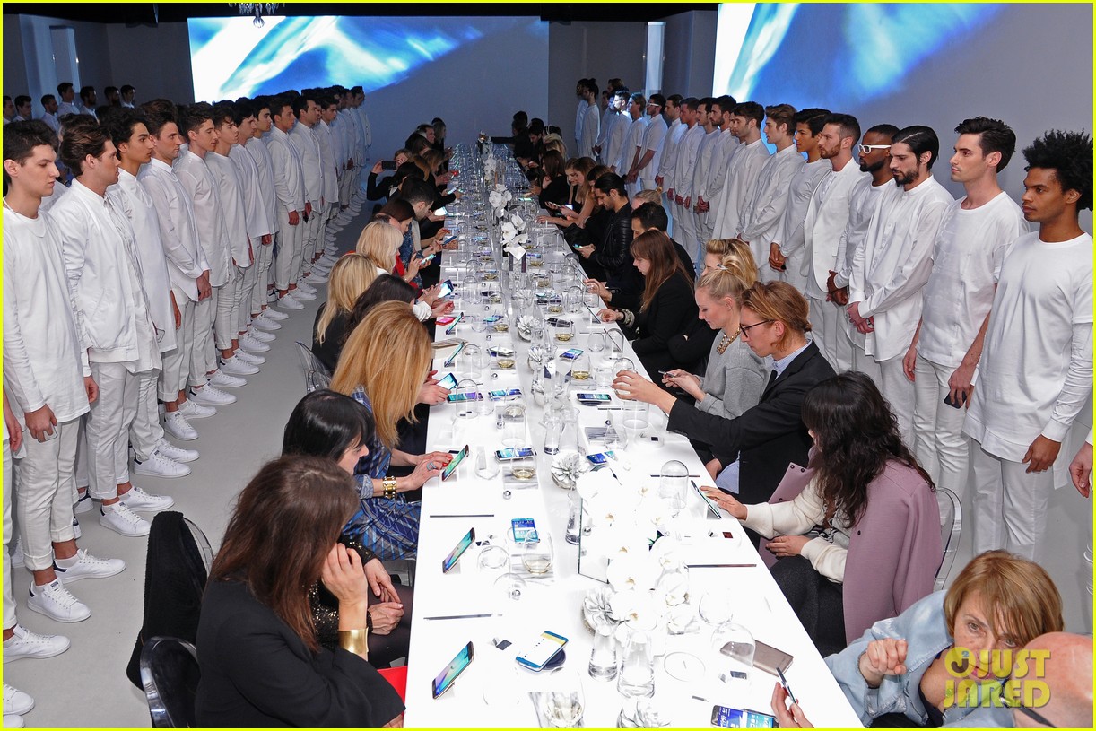 Jared Leto Mingles with Models During Paris Fashion Week: Photo 3320815 ...
