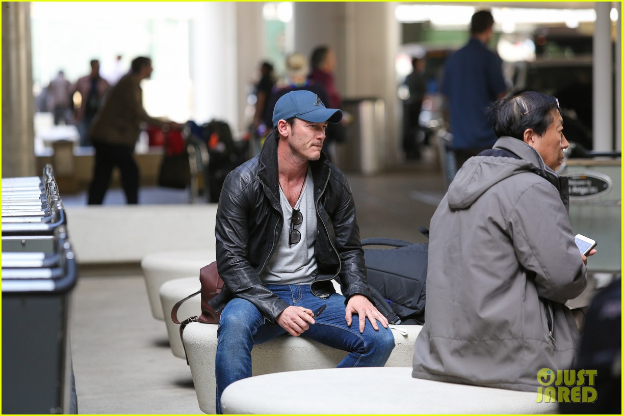 Luke Evans Considers Himself a Master Power Napper: Photo 3316478 ...