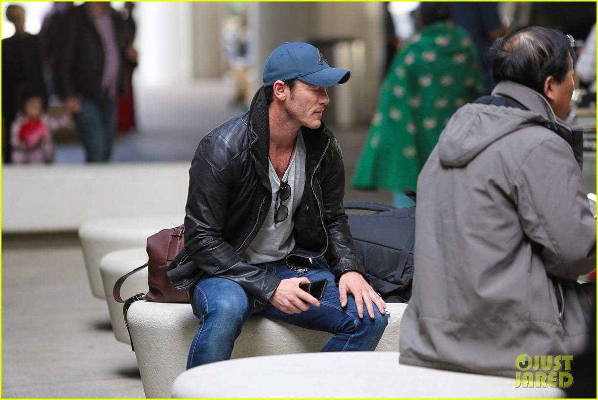 Luke Evans Considers Himself a Master Power Napper: Photo 3316485 ...