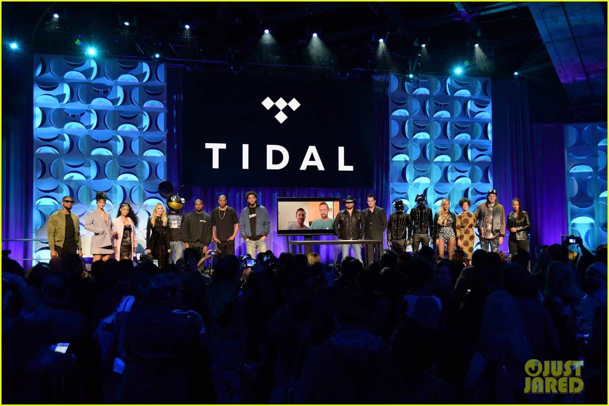 Madonna Signed the Tidal Declaration By Mounting the Table!: Photo ...