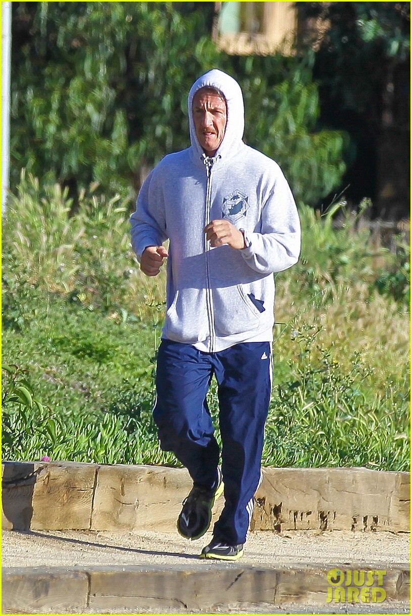 Sean Penn Won't Apologize For His Oscars 2015 Green Card Comment: Photo ...