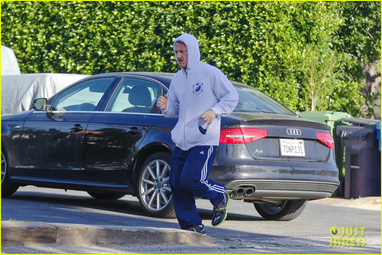 Sean Penn Won't Apologize For His Oscars 2015 Green Card Comment: Photo ...