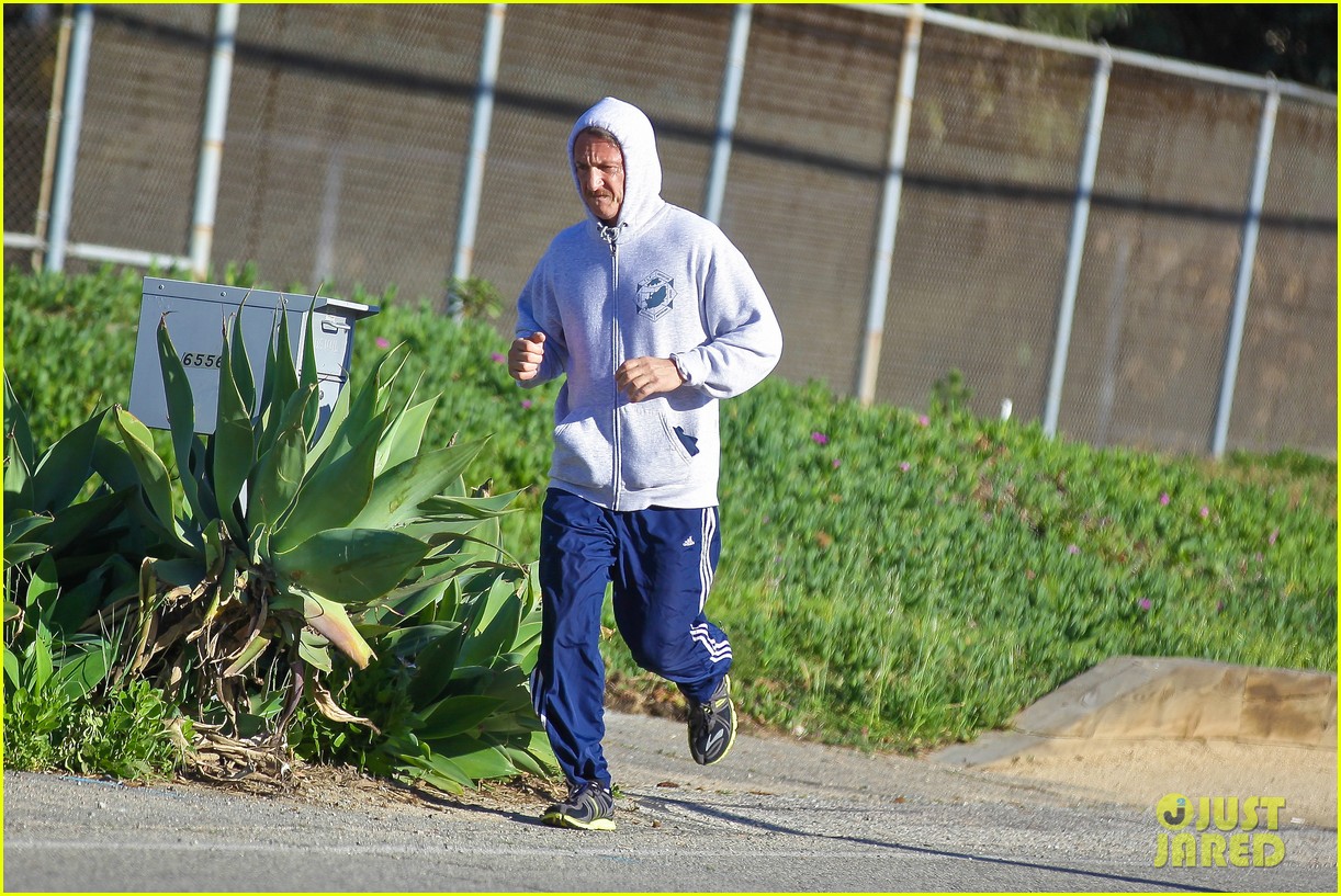 Sean Penn Won't Apologize For His Oscars 2015 Green Card Comment: Photo ...