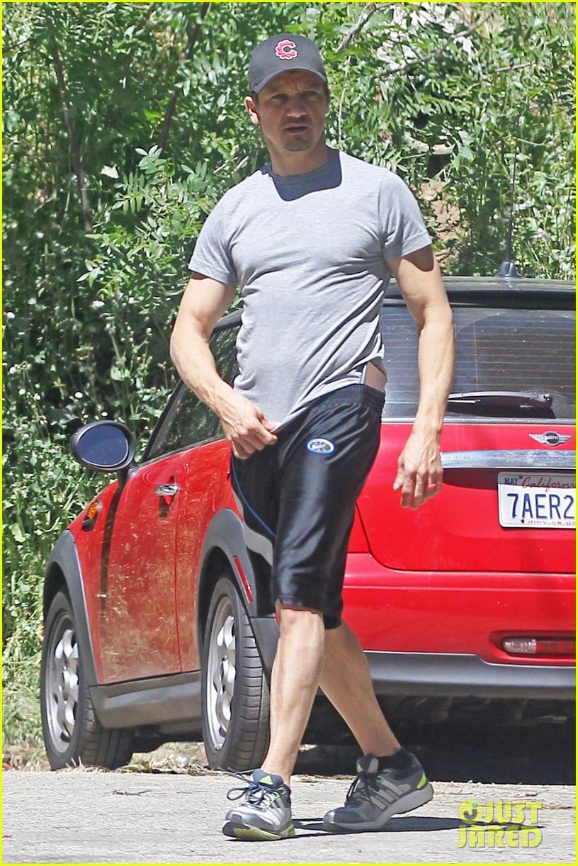 Jeremy Renner's Estranged Wife Sonni Pacheco Threatened to Release ...