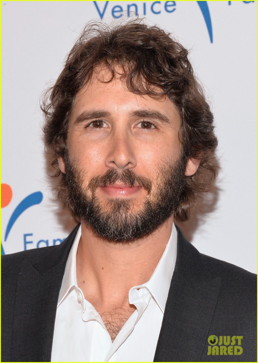 Gina Rodriguez & Justin Baldoni Step Out for Good Cause at Venice ...