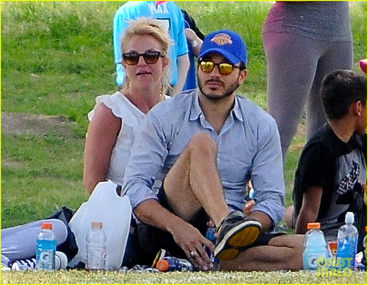 Ryan Reynolds Photoshops Himself & Blake Lively on Old Photo of Justin ...