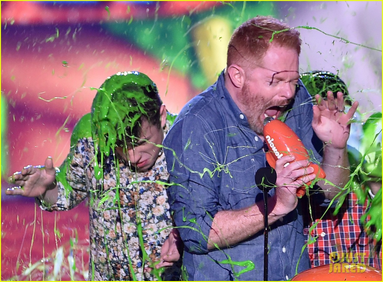Sarah Hyland Gets Slimed With 'Modern Family' Cast at Kids Choice Award ...