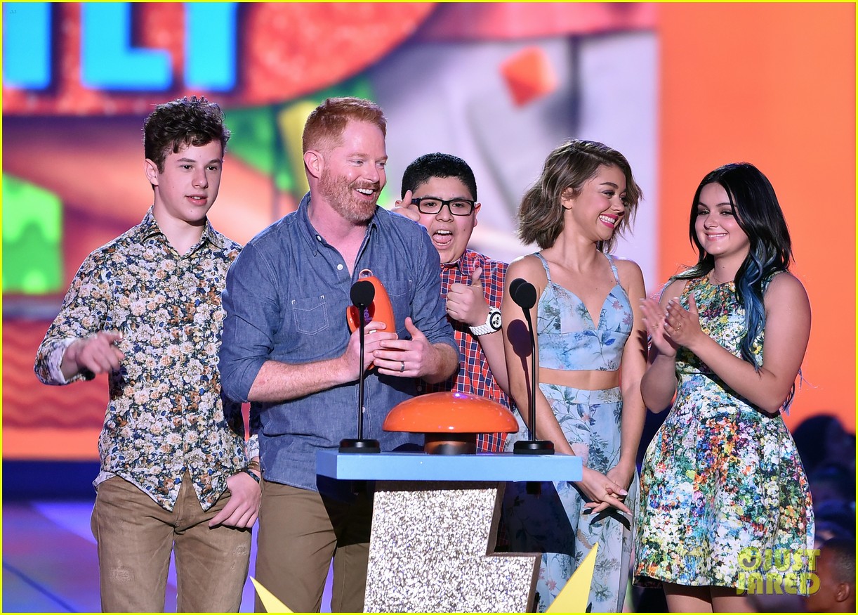 Sarah Hyland Gets Slimed With 'Modern Family' Cast at Kids Choice Award ...